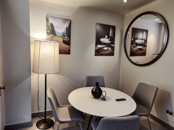 Vibrant 3-bedroom Apart-hotel In Central Los Angeles - Hollywood, CA