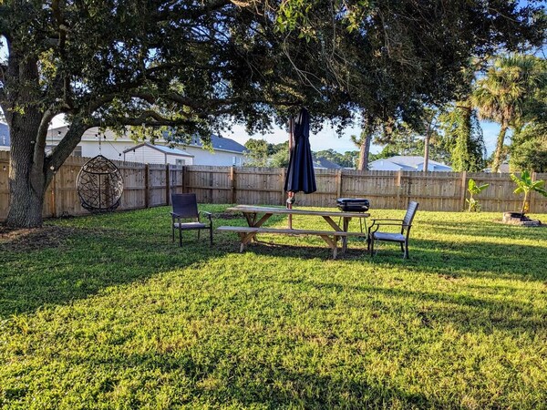 Sunny 3bed 2bath: 4k Tvs In All Rooms, Backyard, Bbq By I-95 In Palm Bay - Palm Bay, FL
