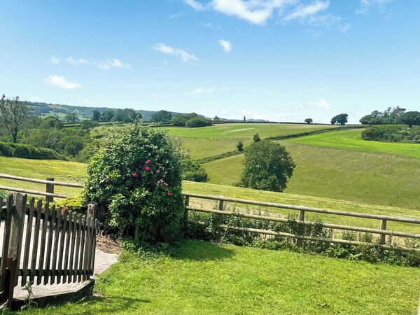 2 Bedroom Accommodation In Evershot, Near Dorchester - Dorset
