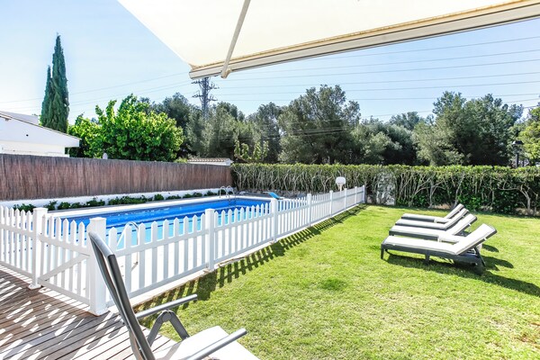 Just 10 Minutes From Sitges, House With Private Garden And Pool- - Sitges