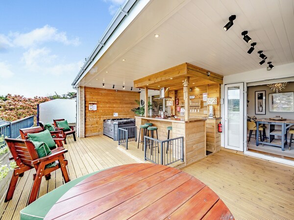 2 Bedroom Accommodation In Minehead, Near Somerset - Minehead