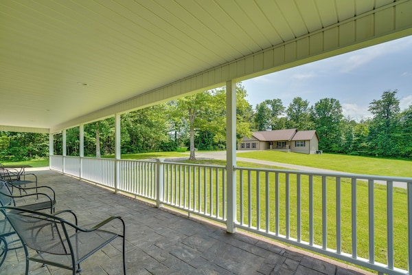 Wraparound Porch: Home Near Dtwn Crossville! - Crossville, TN