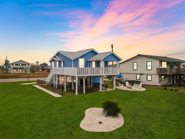Charming Beach House With Deck And Fire Pit - Jamaica Beach, TX