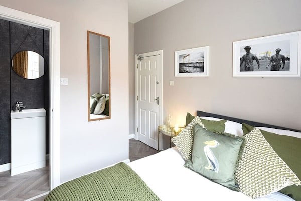 Ocho Homes By Eight Continents - R4 - Belfast