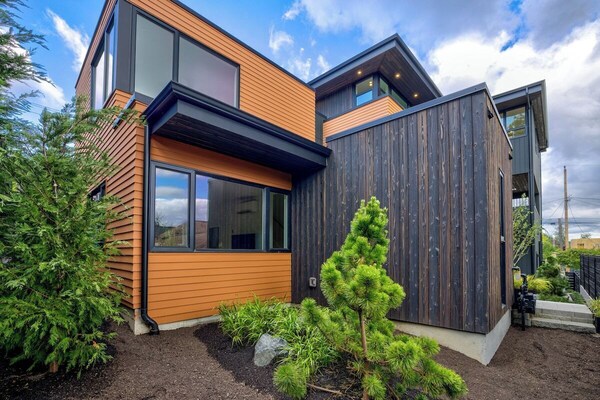 Secret Hideaway - New Custom Built Home - State of Washington
