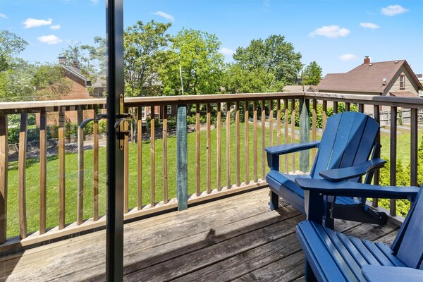 Stylish 2-story Retreat W Balcony & Parking - Indianapolis, IN