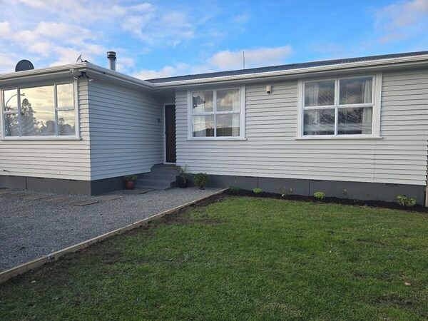 Charming 3-bedroom House In Papakura 20min From Airport - Auckland