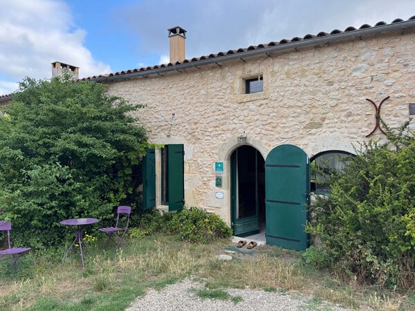 Holiday Home 'Chai Crann Piorra' With Private Terrace, Shared Garden And Wi-fi - Pauillac