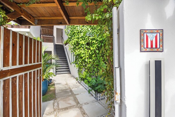 Steps To Condado Beach! Relax By The Pool With Free Parking & All Modern Comforts - San Juan