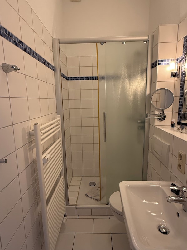 Die Ferienwohnung Rosenblatt Befindet Sich Im Ersten Stock Eines Hauses In Der C - Wangerooge