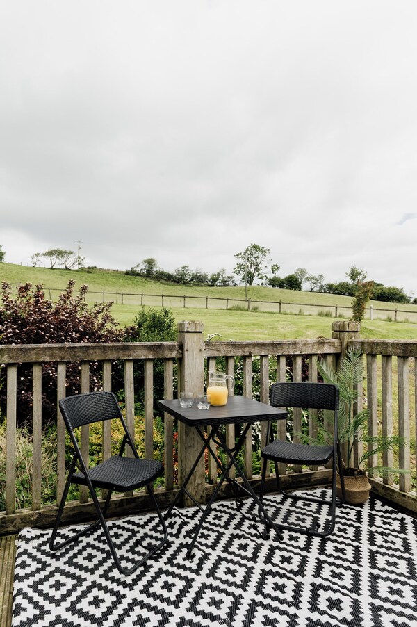 Section Of Luxury Renovated Barn With A Large Hot Tub. Sleeping 5 - Ceredigion