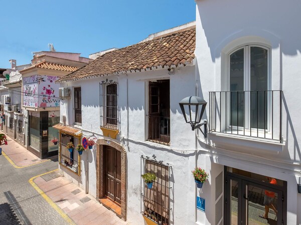 Charming Duplex Penthouse In The Heart Of Estepona - Estepona