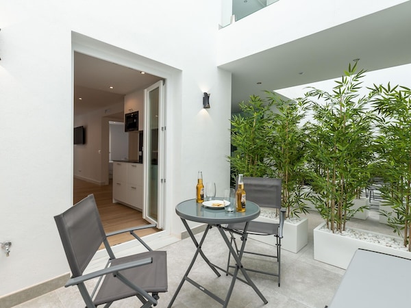 Charming Apartment In Estepona Centre With Private Patio - Estepona