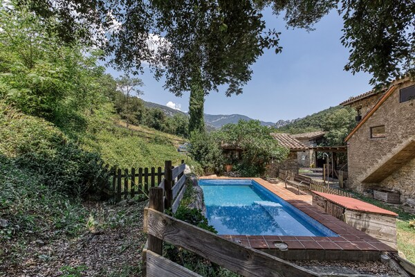 Room 'Malvasia' With Mountain View, Shared Pool And Shared Terrace - Girona