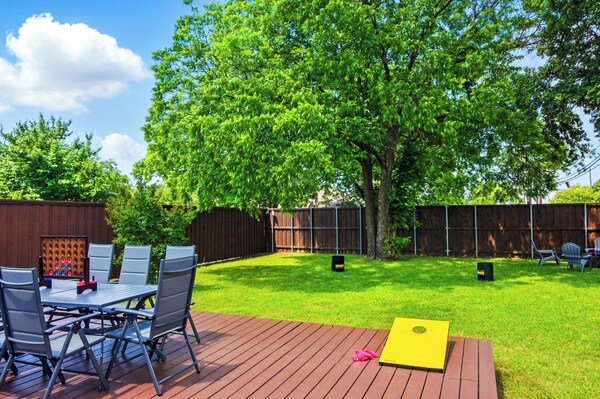 Blue Sky Retreat | Near Love Field + Sauna & Games - Dallas, TX