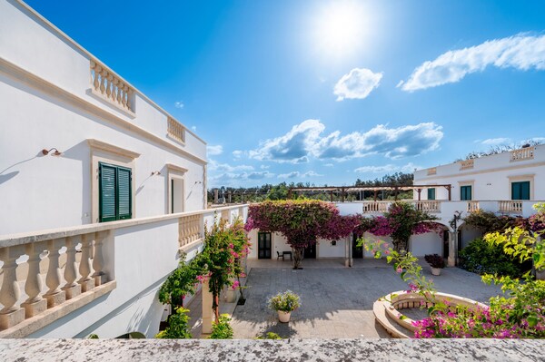 Room 'San Biagio - King' With Shared Pool, Wi-fi And Air Conditioning - Melendugno