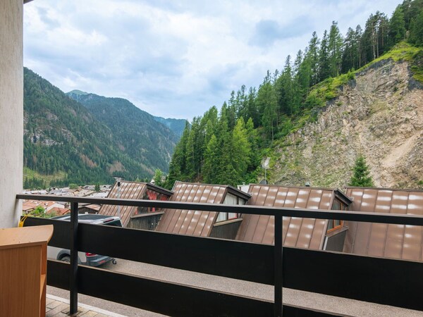 Agréable Appartement Pour 4 Personnes Avec Wifi, Tv, Balcon Et Parking - Campitello di Fassa