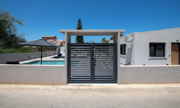 Glafkos House With Pool Near The Beach - Chania