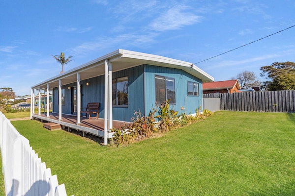 Seaside Escape - Morning Swims & Salt-kissed Air, Part Of Your Daily Routine - Lakes Entrance