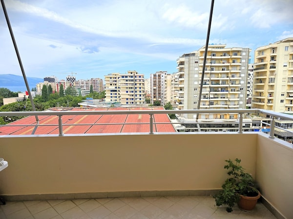 Sea & City View Apartment - Vlorë