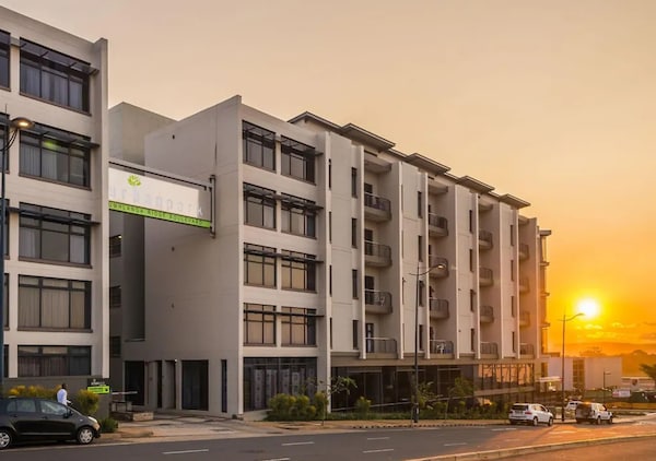 Cosy Urban Apartment With 2-bedrooms, Free Wifi, Pool & Gym In Fabulous Umhlanga - Verulam