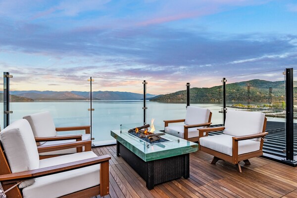 Seasons 8 Luxury Rooftop Pool, Hot Tub, Bbqs, Waterfront - Sandpoint, ID