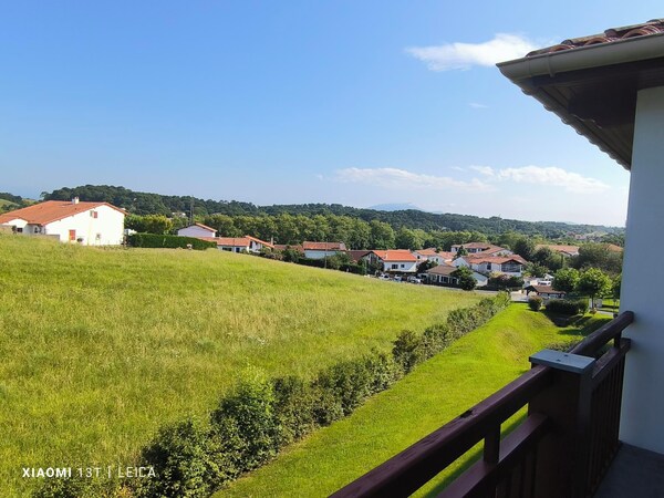 1 Km From The Sea, Quiet Apartment With View Of The Countryside, On Second Floor - San Juan de Luz