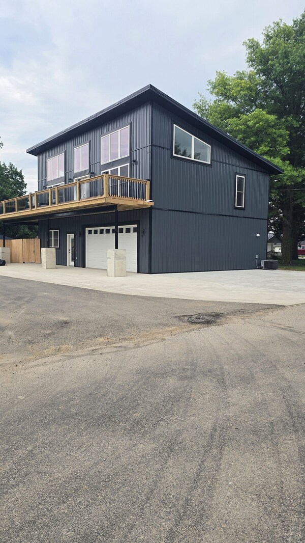 Lake Escape. Lake Access, Seasonal Heated Pool,hot Tub. Sleeps Up To 22. - Ohio