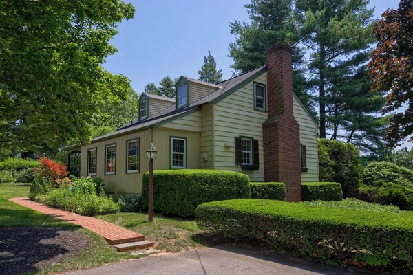 Highville Hideaway - 2 Bed, 1 Bath, Country Views - Lancaster, PA