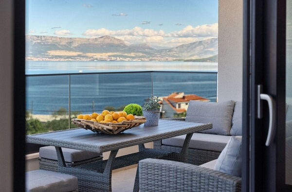 Angie's Rooftop Apartment - Arbanija
