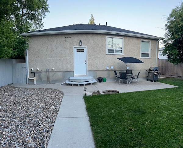 Spacious Suite In Central Location - Lethbridge