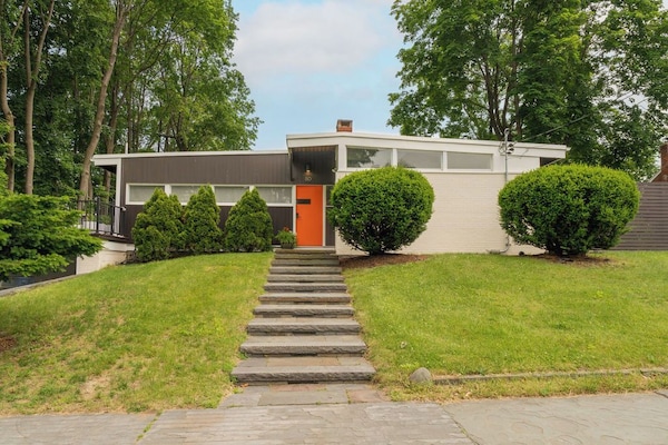 Cozy 2-bedroom House In Charming Kingston With Ac, Wifi - Kingston, NY