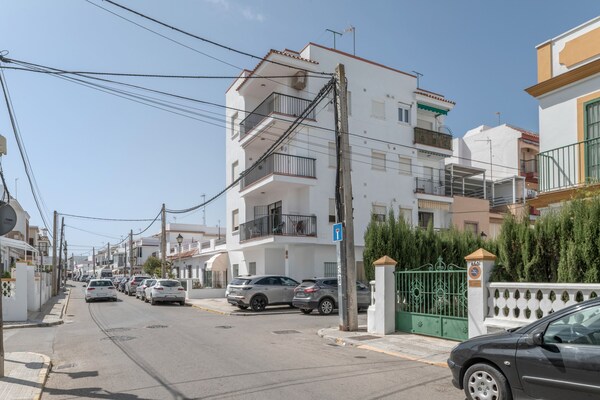 Apartment 'Playa Regla' With Balcony, Wi-fi And Air Conditioning - Chipiona
