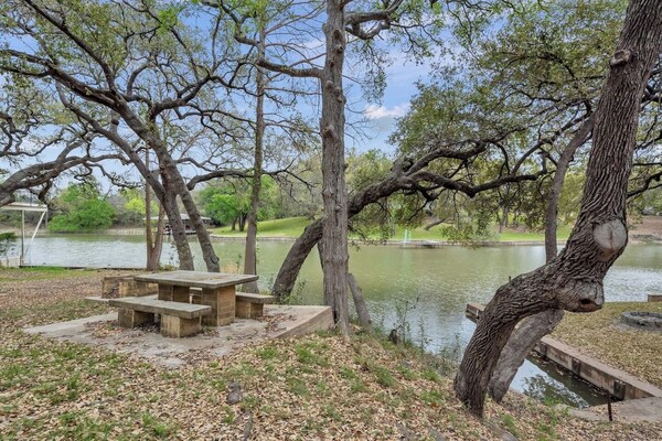 Doe Valley Delight-lake Access! - Kingsland, TX