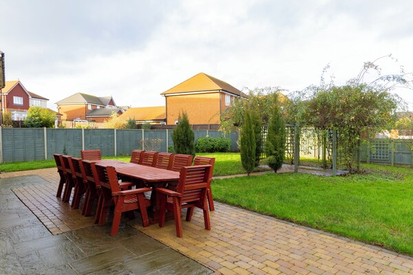 Luxurious 4-bedroom Detached Home Just Steps From The Beach Best Coastal Living - Sittingbourne