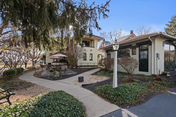 Lancaster Heritage Estate: 10br Getaway W/ Fireplaces, Koi Pond & Ev Charger - Lancaster, PA