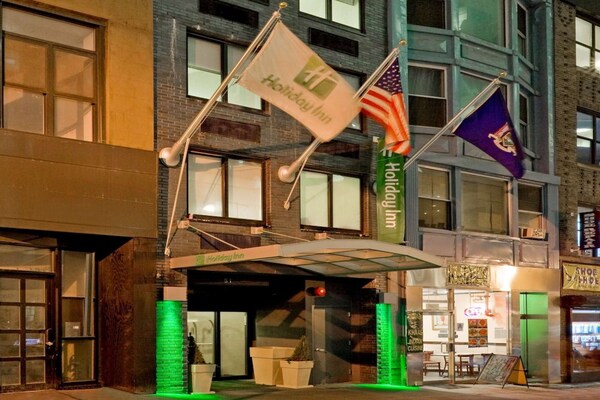 Steps From Wall Street + Fitness Room & Wi-fi - Brooklyn, NY