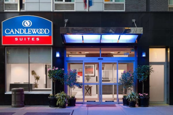 Steps To Times Square | Full Kitchen. Pet-friendly - Elmhurst - Queens NY