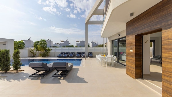 4 Bedroom Villa In Nissi Beach - Айя Напа