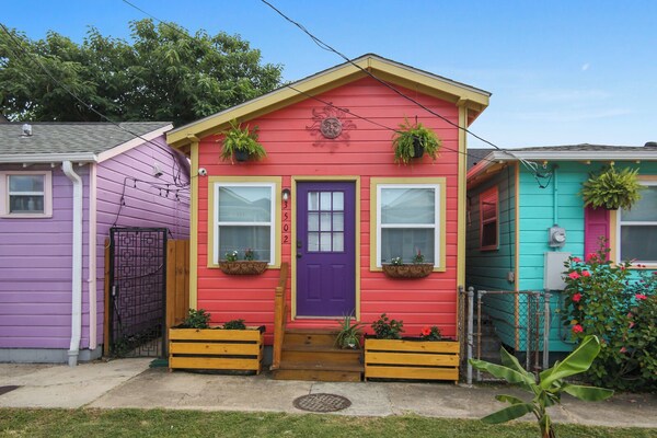 Charming Cottage With Wifi And Courtyard In Delightful New Orleans - Metairie, LA