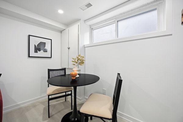 Furnished 1br Basement | Workspace | Laundry | Parking | Ideal For Monthly Stays - Vaughan