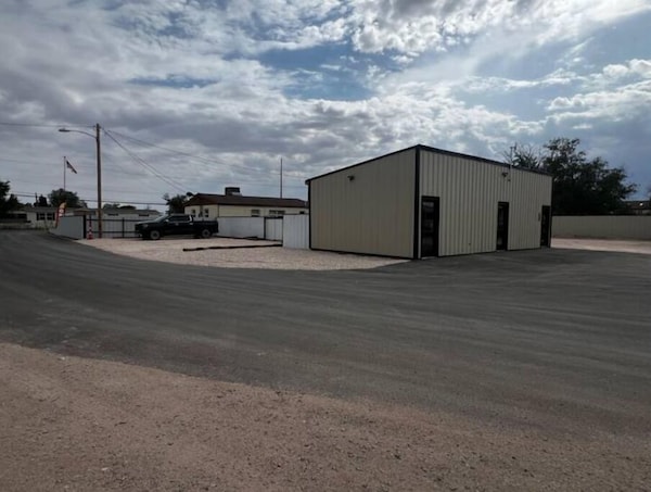 Crash Pad- Studio West Room 502b - Hobbs, NM