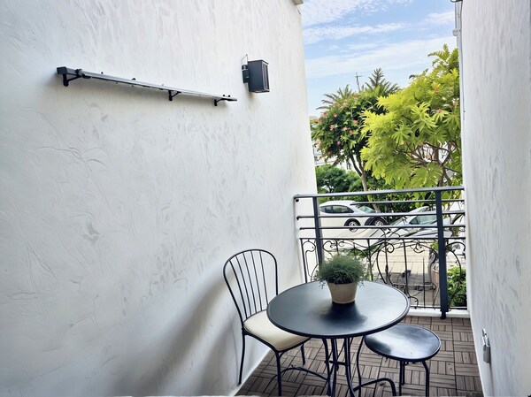 𝐵𝑒𝒶𝓊𝓉𝒾𝒻𝓊𝓁 Townhouse Haven From Hollywoodwith Private Balcony View - Greater Wilshire / Hancock Park - Los Angeles