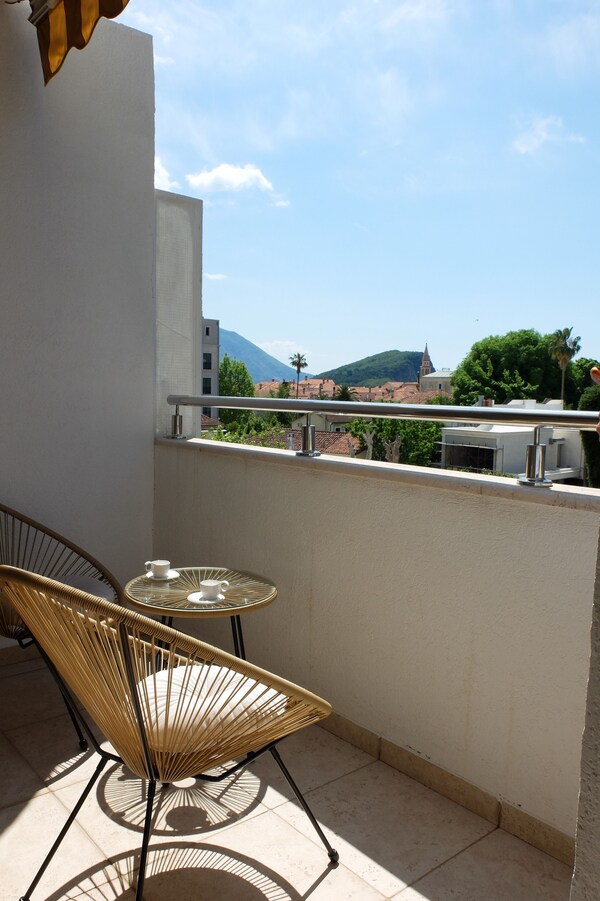 Modern One Bedroom, Just Steps Away From Old Town And Sea - Budva
