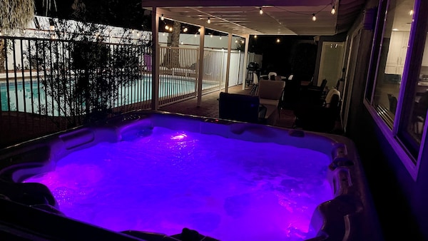 Spacious 4-br West Hills, La Home W/ Pool, Spa, Arcades, Games On Quiet Street - Simi Valley, CA