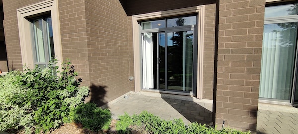 Entire Apartment: 1 Bedroom + 1 Bathroom · High Ceilings · Quiet Place - Oakville