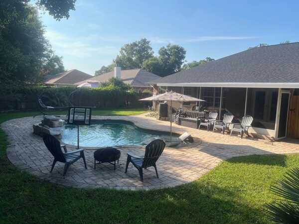 Family Oasis In Milton  4br, Sparkling Pool, Pet-friendly & Fully Fenced! - Milton, FL