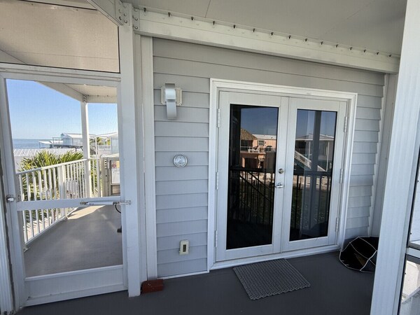 Beautiful High Rise W/dock And Amenities In Gated Community - Big Pine Key, FL