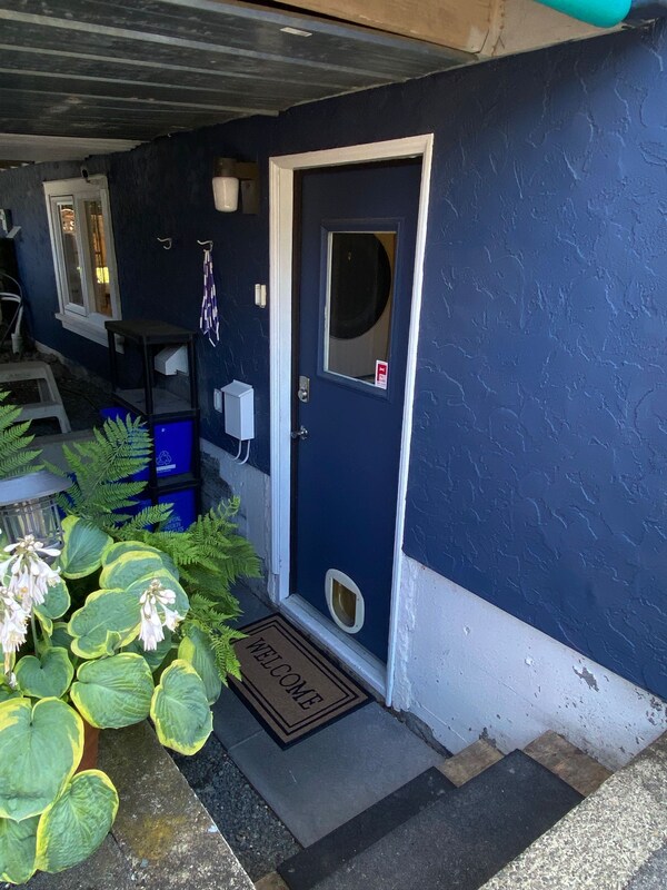 Ravens Nest Cozy Lower Onebedroom Suite - Victoria