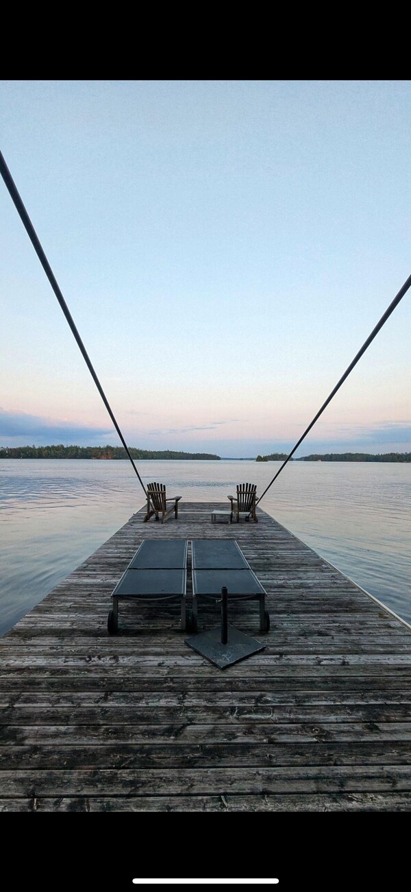 Lakefront 5 Bedroom + 5 Bathroom Cottage W/ Boat On Miller Island Muskoka - Gravenhurst